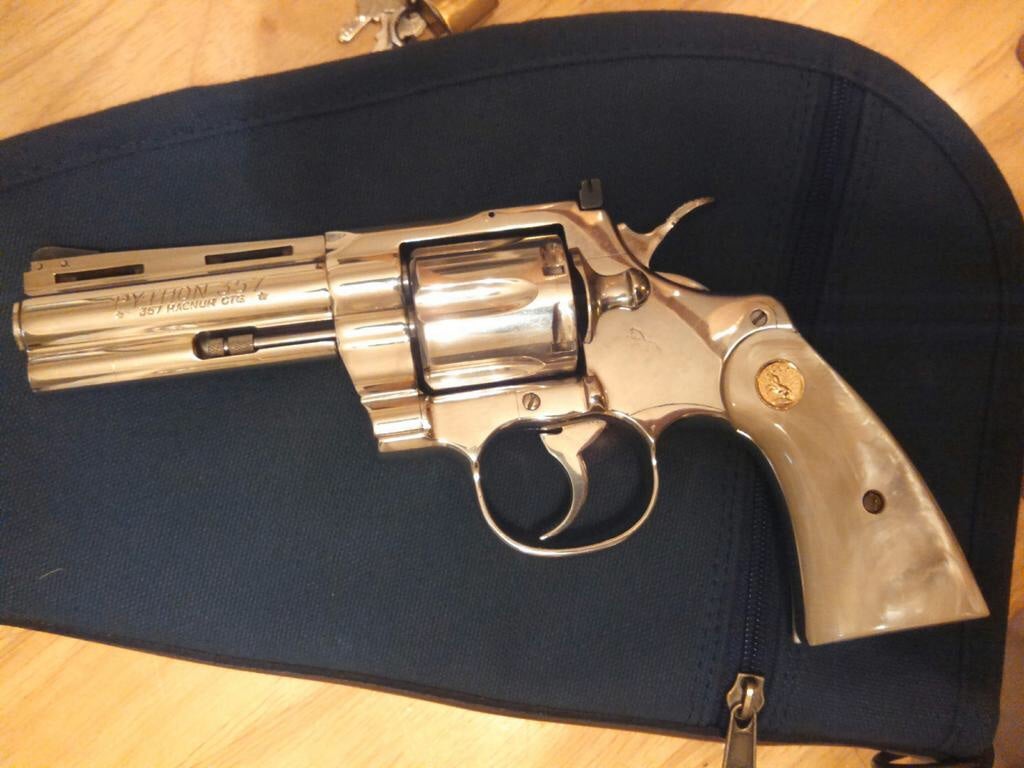 Do nickel pythons have distinguishing marks like S&W revolvers do? | Colt Forum