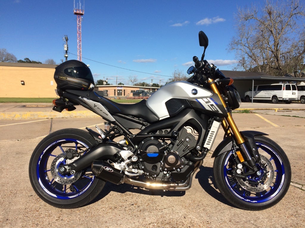 Specific type of wheel decal | Yamaha FZ-09 Forum