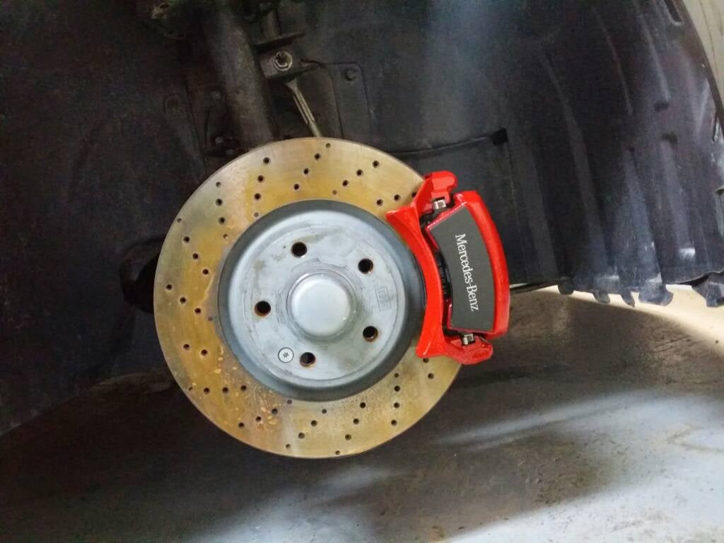 Red caliper look | Mercedes CLA Forum