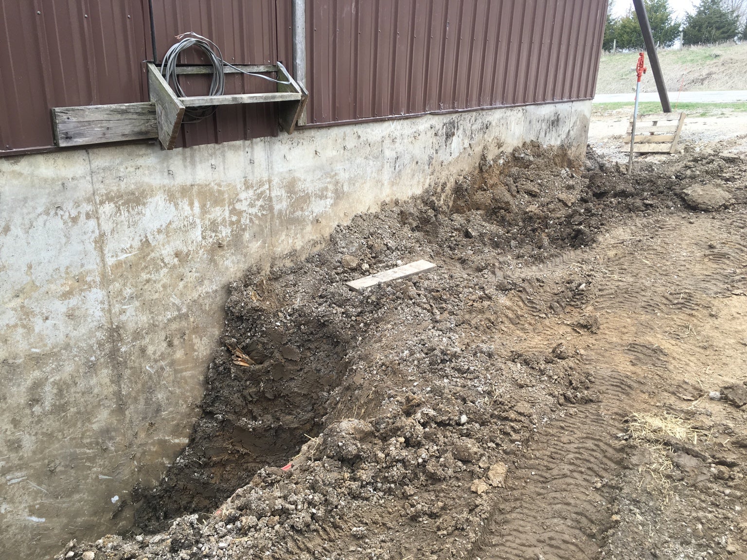 Digging out foundation with 260 Backhoe | Green Tractor Talk