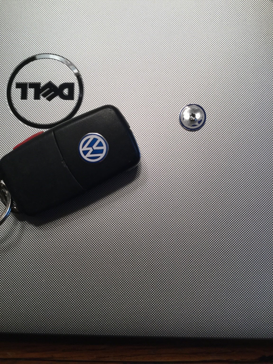 Replacing a scuffed emblem (VW Logo) on the key fob [TOC] | Page 2 | VW ...