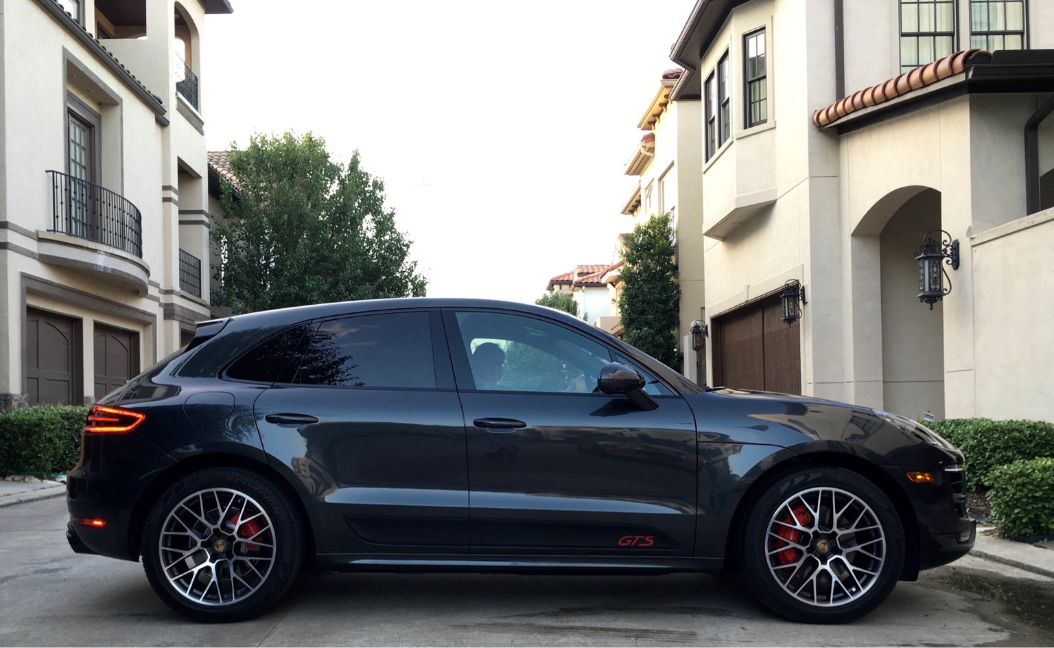 After 6 hours of detailing... and some mods. | Porsche Macan Forum