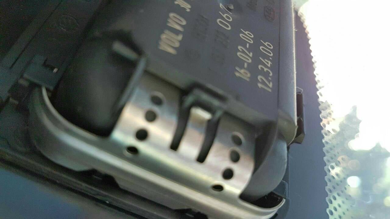 Rain sensor cover removal | SwedeSpeed - Volvo Performance Forum