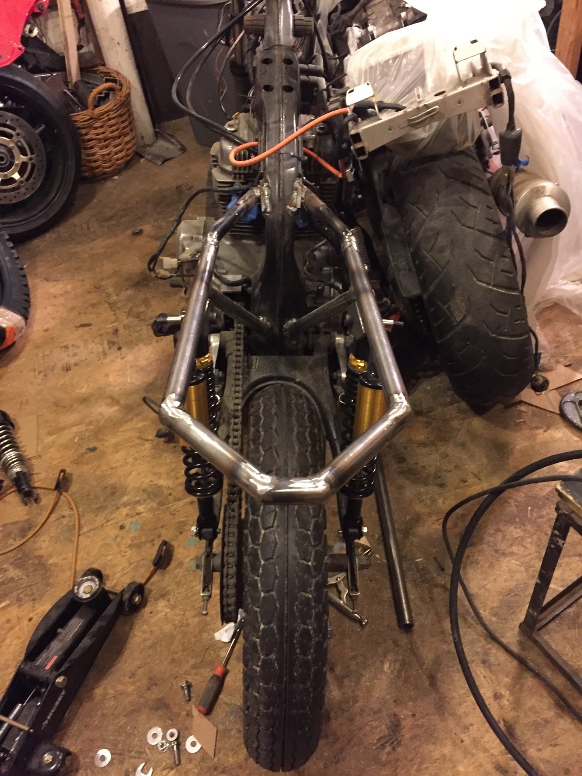 Rear Wheel Alignment - Tire not centered in swingarm | Honda Twins