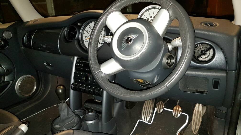 Threading an R53 gear lever to fit screw knobs | MiniTorque.com