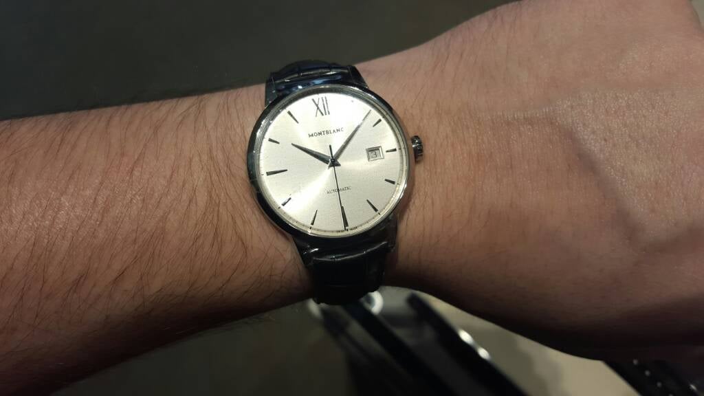 Are you a fan of Omega's twisted lug design? Tell me why ...