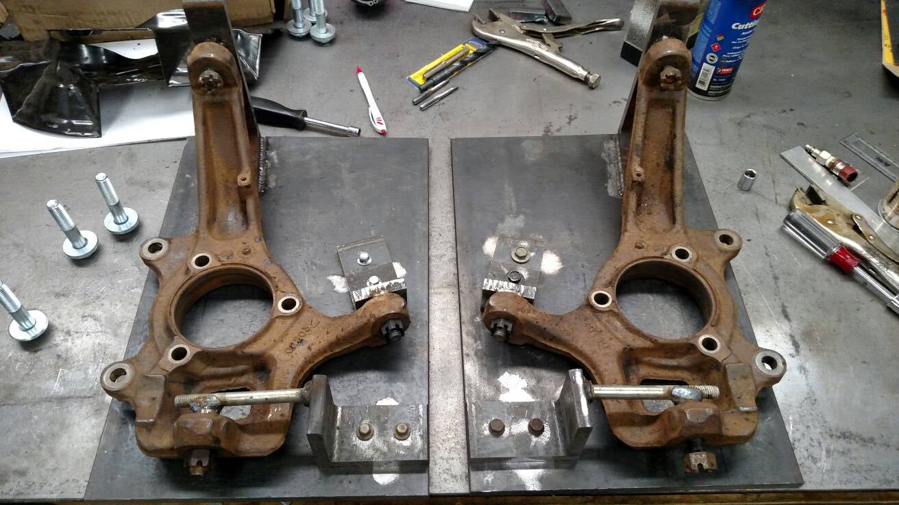 Who makes custom steering knuckles? | Pirate 4x4