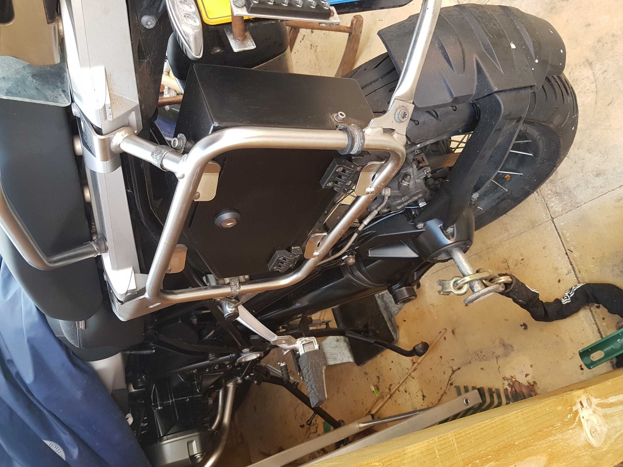 R1200gsa LC toolbox | Adventure Rider