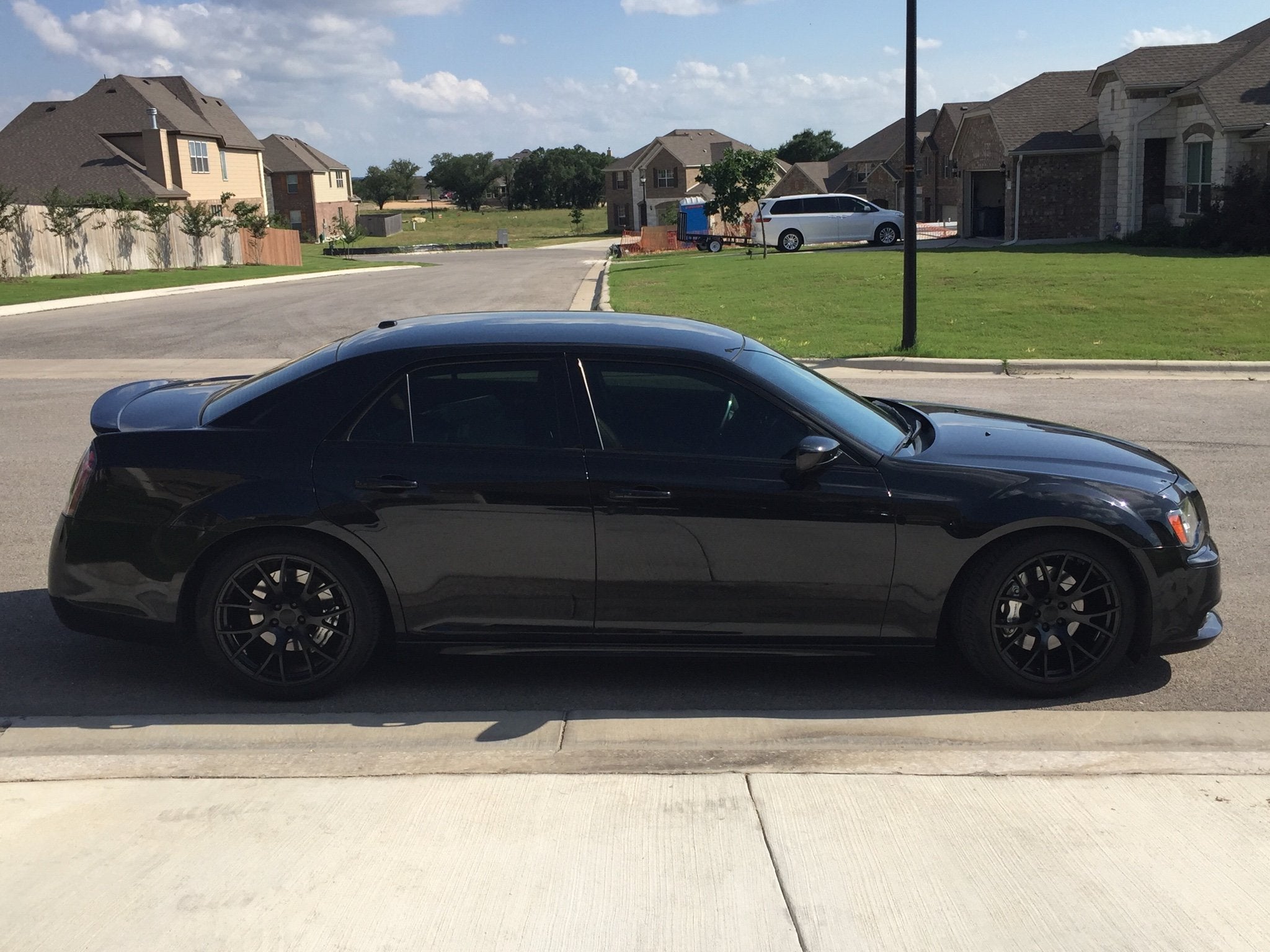 Any pics of a 300 with scat/hellcat wheels? | LX Forums Forum