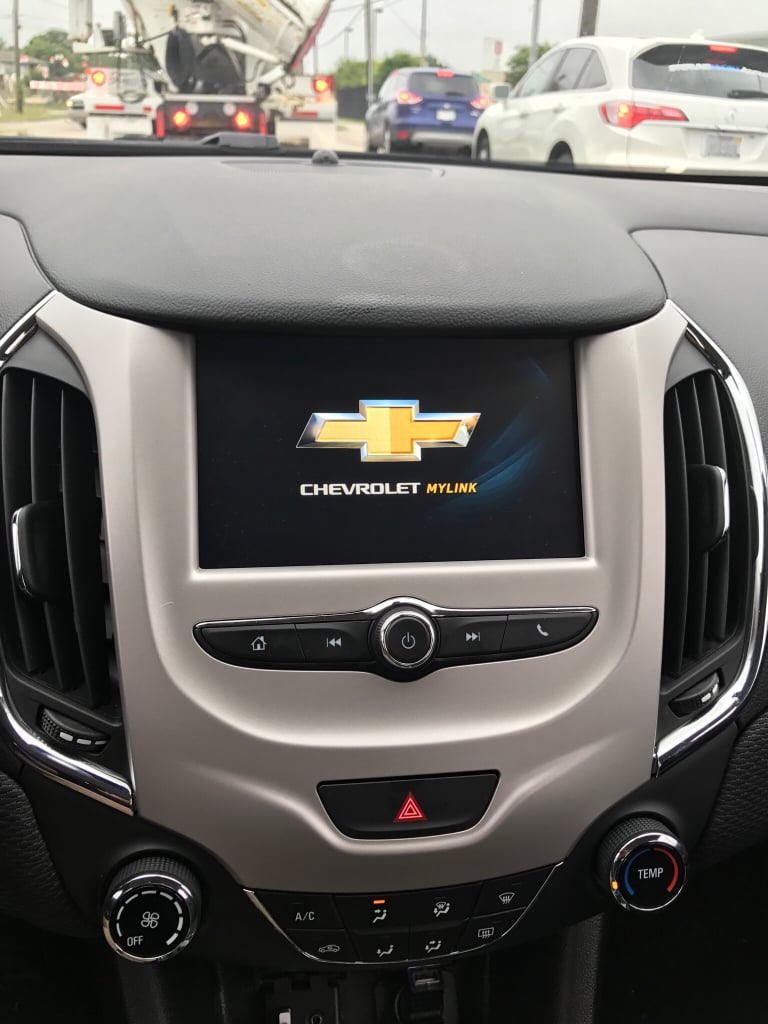 Chevy Mylink showing on screen instead of Apple CarPlay | Chevrolet ...
