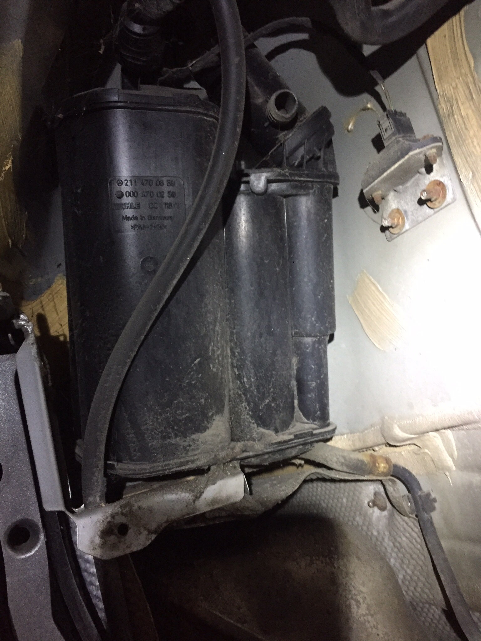 Location of Vapor Canister Purge Valve, W211 2006 E350 Base Sedan ...