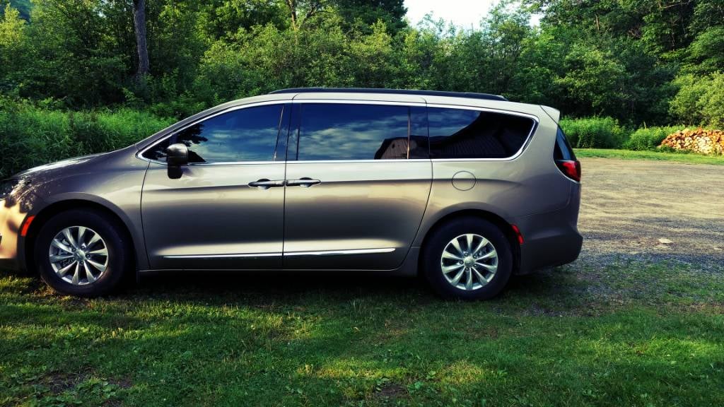 Molten Silver Chrysler Pacifica Owners Picture Thread | 2017+ Chrysler ...
