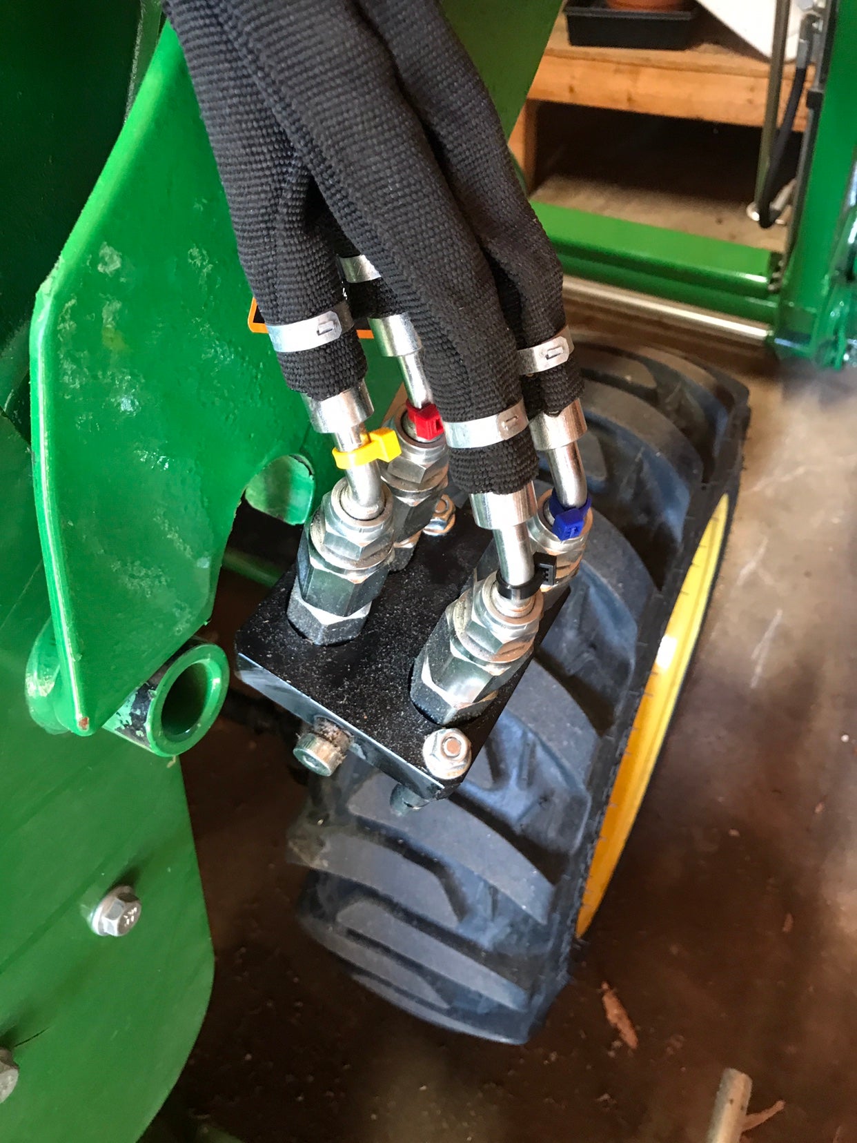 Single point hydraulic connector on 2038R | Green Tractor Talk