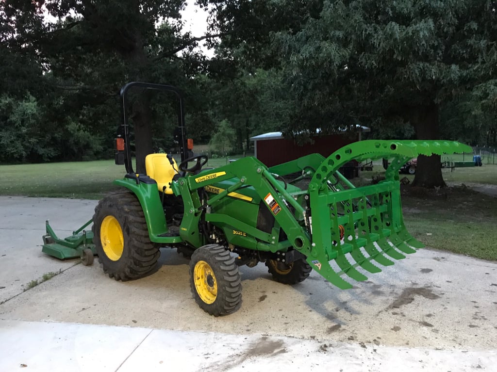 Installing a 55" Wicked Root Grapple on a 3025E | Green Tractor Talk