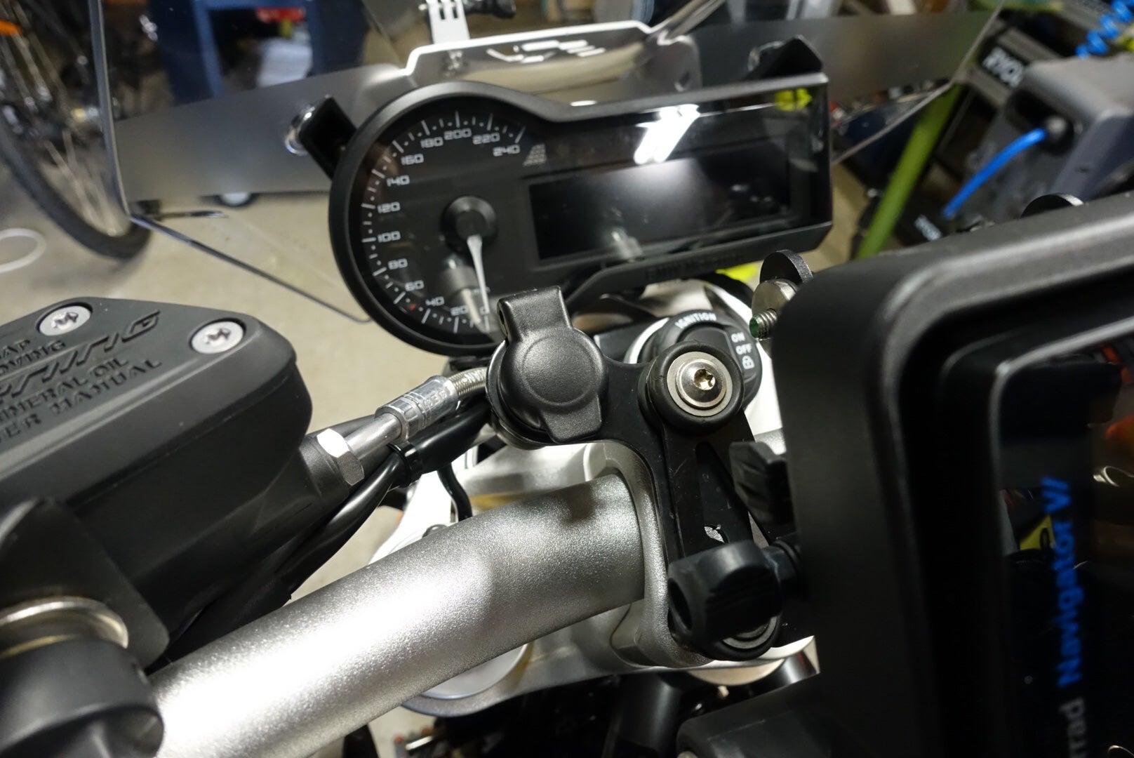 auxiliary plug | BMW R1200R Forum