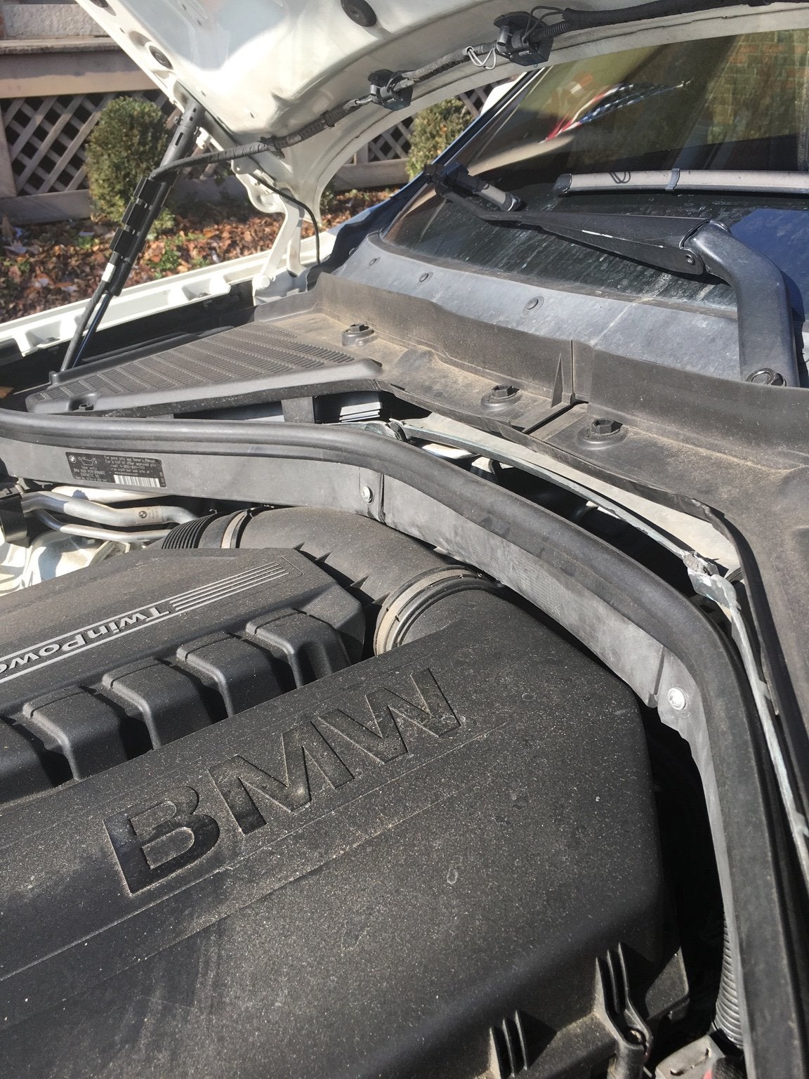 Hood rear seal came broke off | BimmerFest BMW Forum