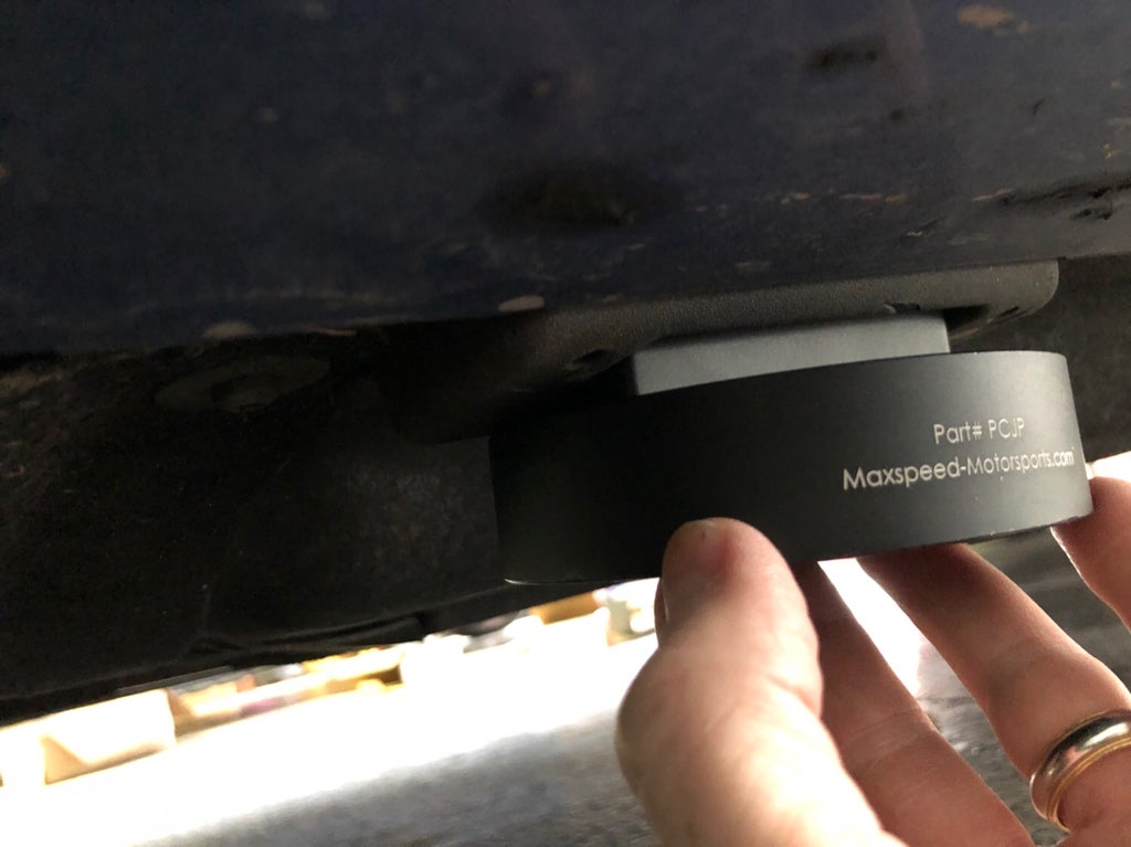 How to jack up the Macan with a floor jack and place it on a jackstand ...