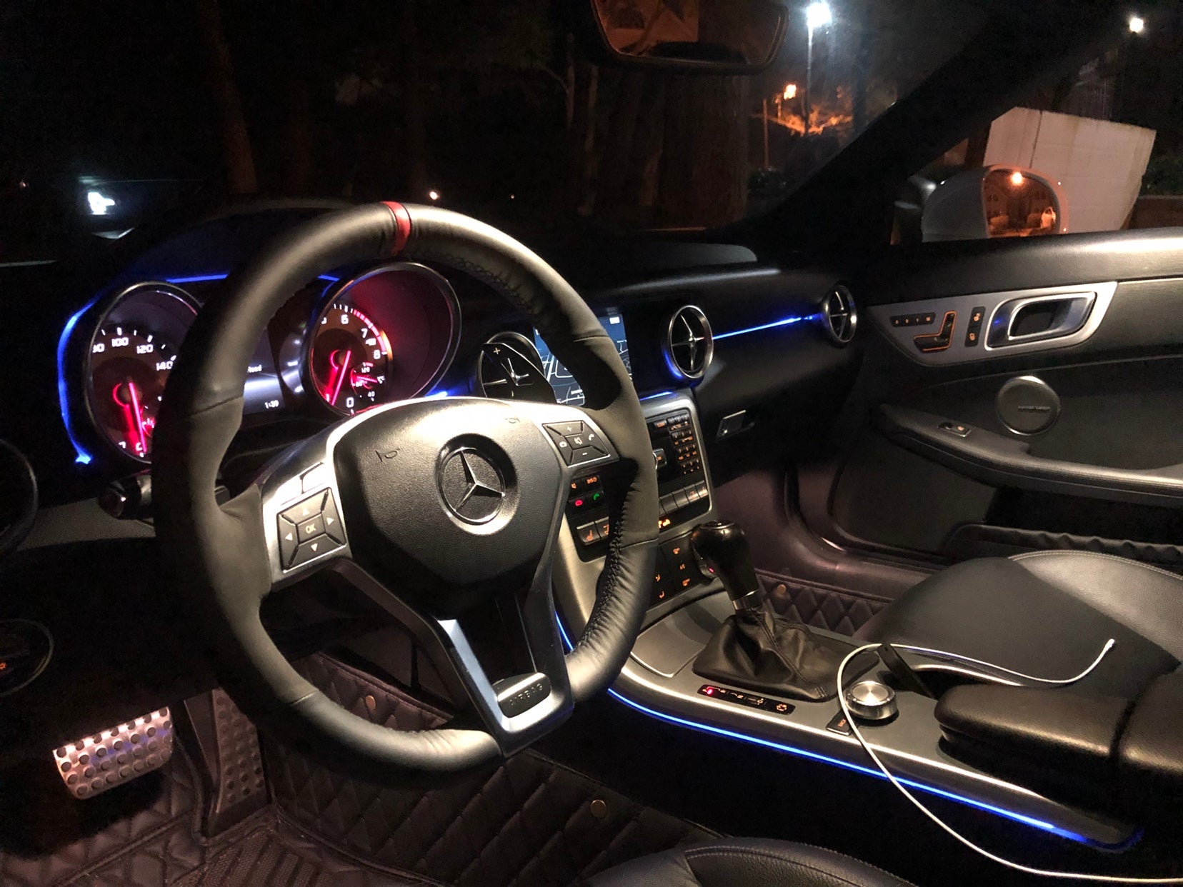 Color Changing Ambient Lighting | Mercedes SLK World
