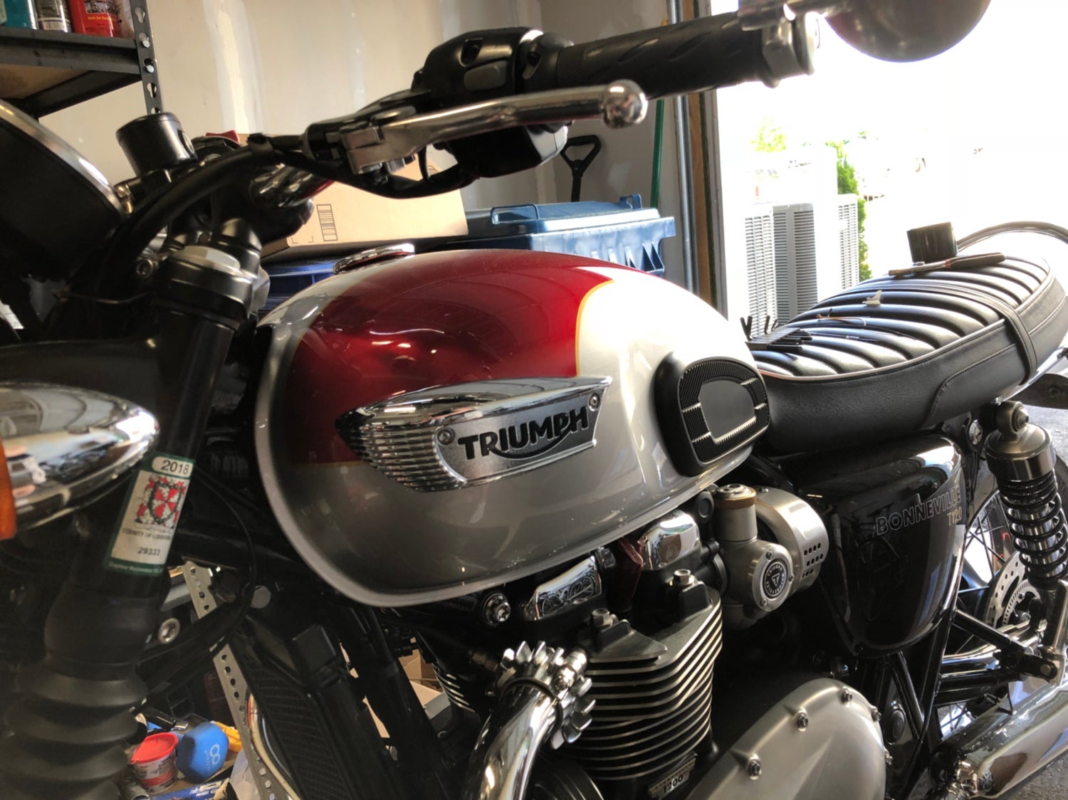 T100 tank badge on a T120? | Triumph Rat Motorcycle Forums