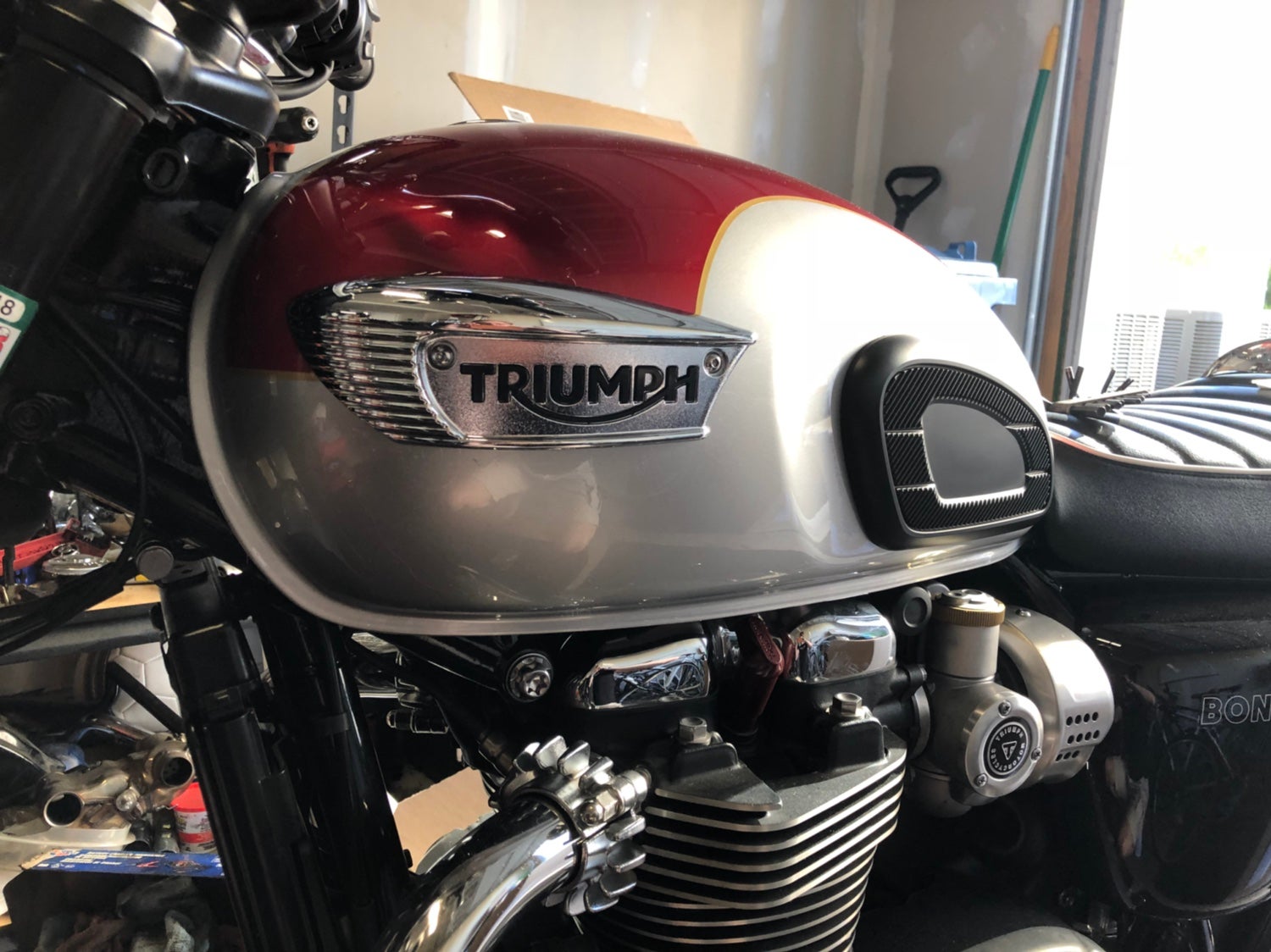 T100 tank badge on a T120? | Triumph Rat Motorcycle Forums