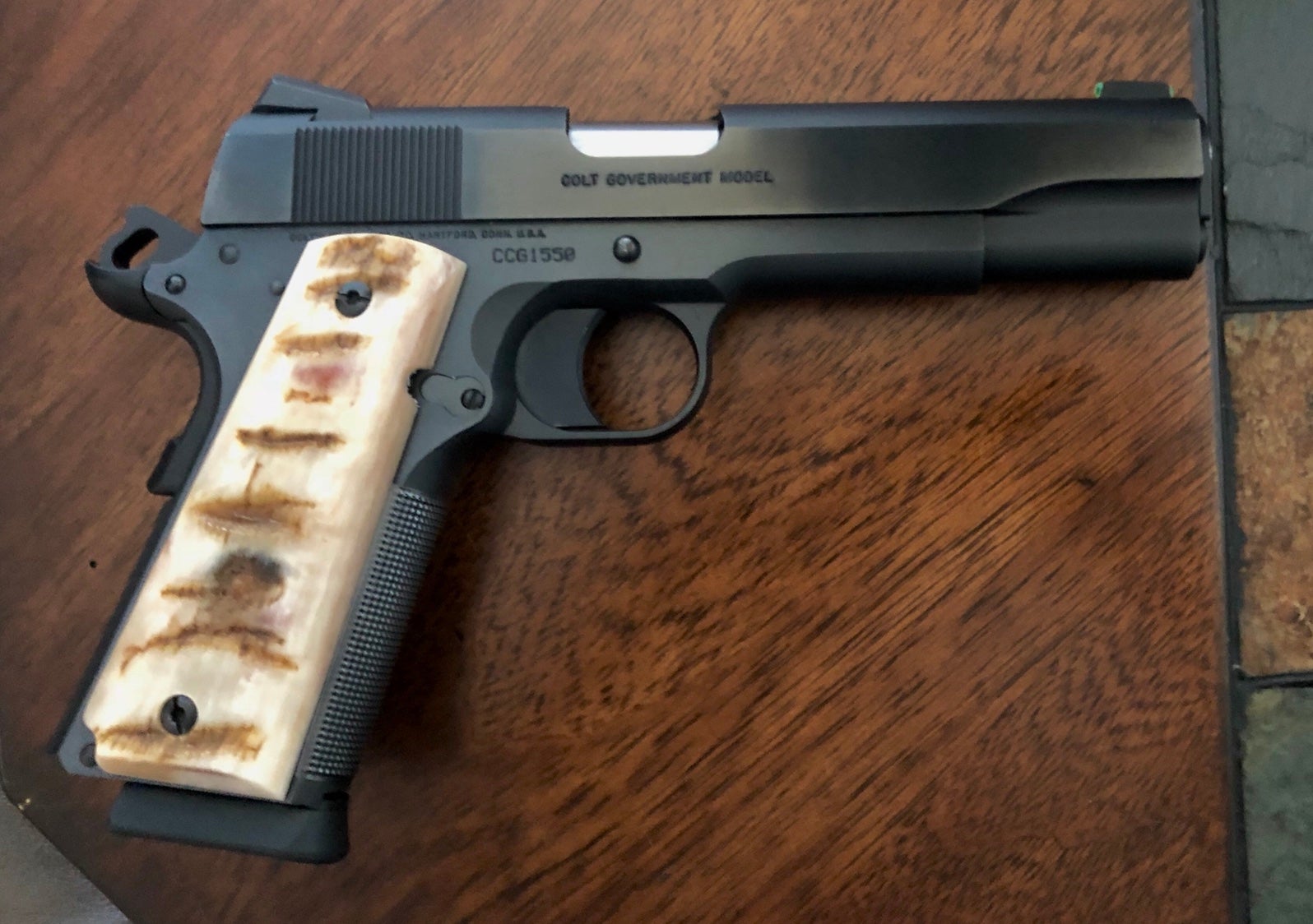 Colt CCG z uchwytami z rogu barana | 1911 Firearm Addicts