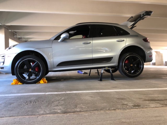 Safe Jack Rennstand - First Use on Macan - Video | Porsche Macan Forum
