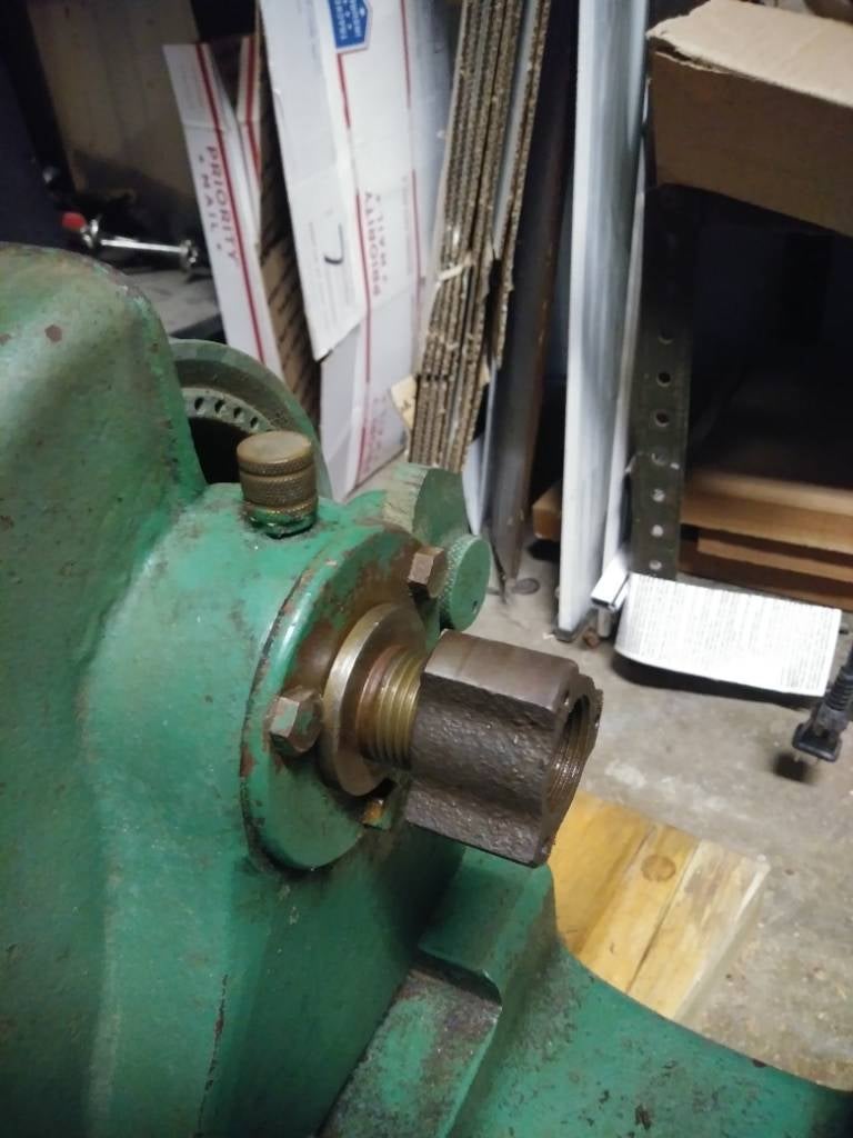 How to remove spur center in head stock | Woodworking Talk