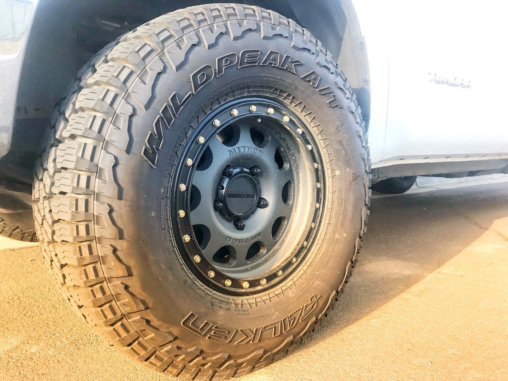 Method MR311 Vex 17x8.5, 0mm / Falken Wildpeak A/T3W LT315/70R17 ...