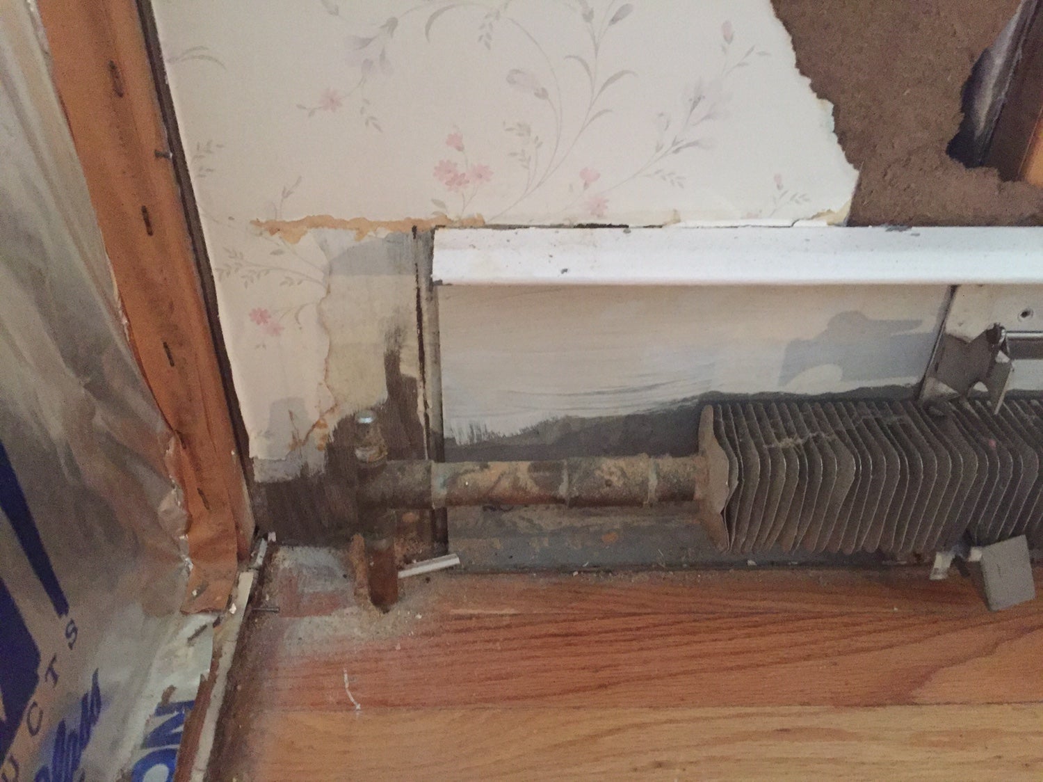 Tips to get the tight baseboard out during a room demo. | DIY Home ...