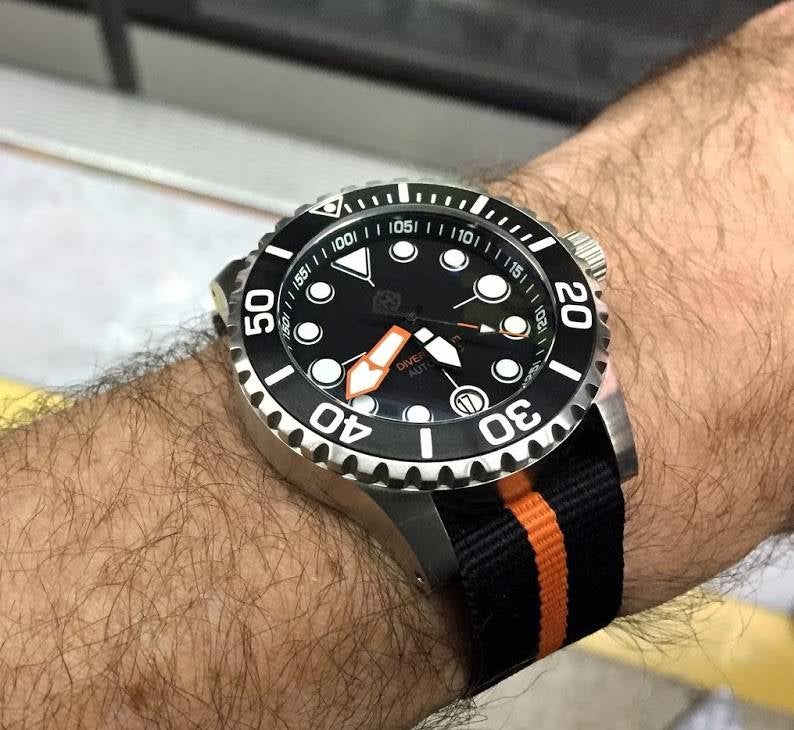 Thick chunky diver with short lug to lug??? | WatchUSeek Watch Forums