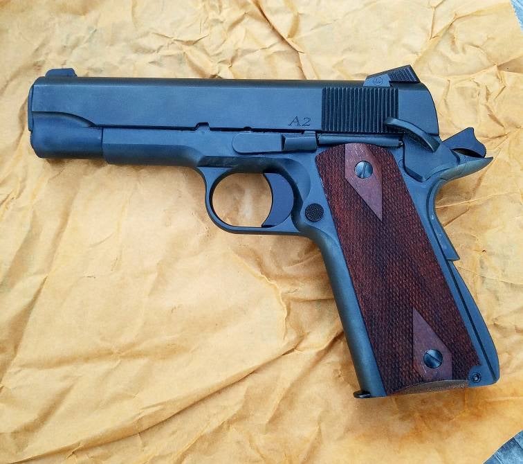 Commander with vertical cocking serrations? | 1911 Firearm Addicts