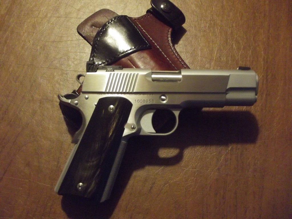 Commander with vertical cocking serrations? | 1911 Firearm Addicts