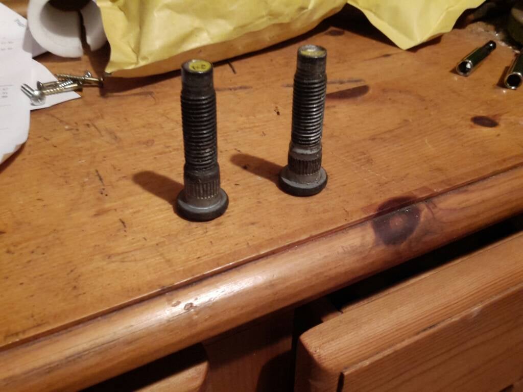 Snapped rear Lug nut bolts/hub studs | Jaguar Forum