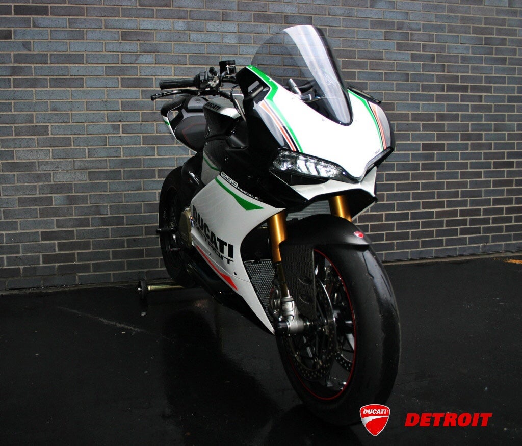 Riding the R1 "Upright" | Yamaha R1 Forum: YZF-R1 Forums