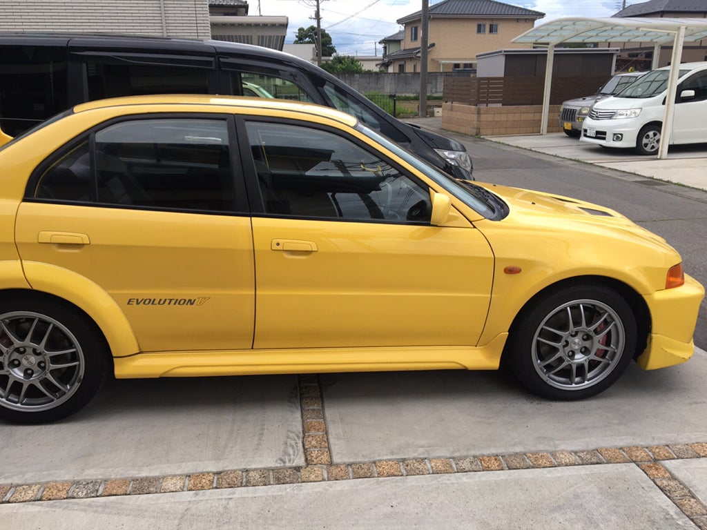 50 Shades of Yellow Evo 5 | Lancer Register Forum
