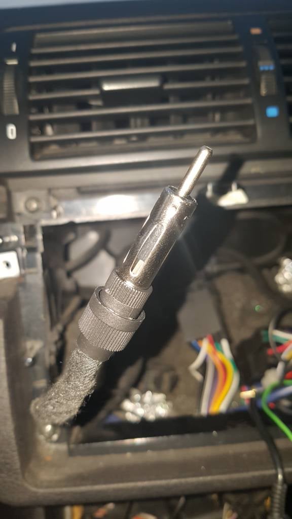 Radio antenna connection | E46 Fanatics Forum