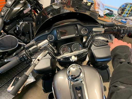 14" KST Pathfinder install | Road Glide