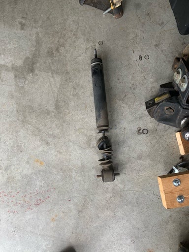 W123 rear shock replacement surprise | Mercedes-Benz Forum