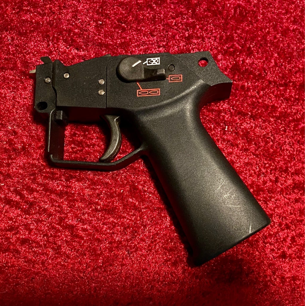 WTS: UMP converted lower and rare Pictogram G36 lower | HKPRO Forums