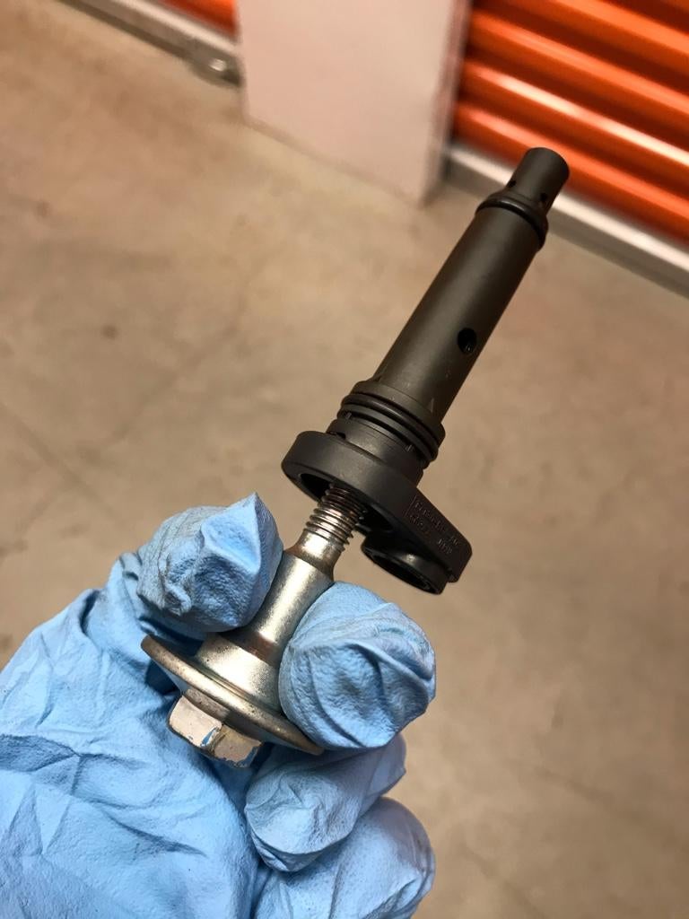 Rear Main Seal Leak. Can anyone elaborate what does this guy said ...