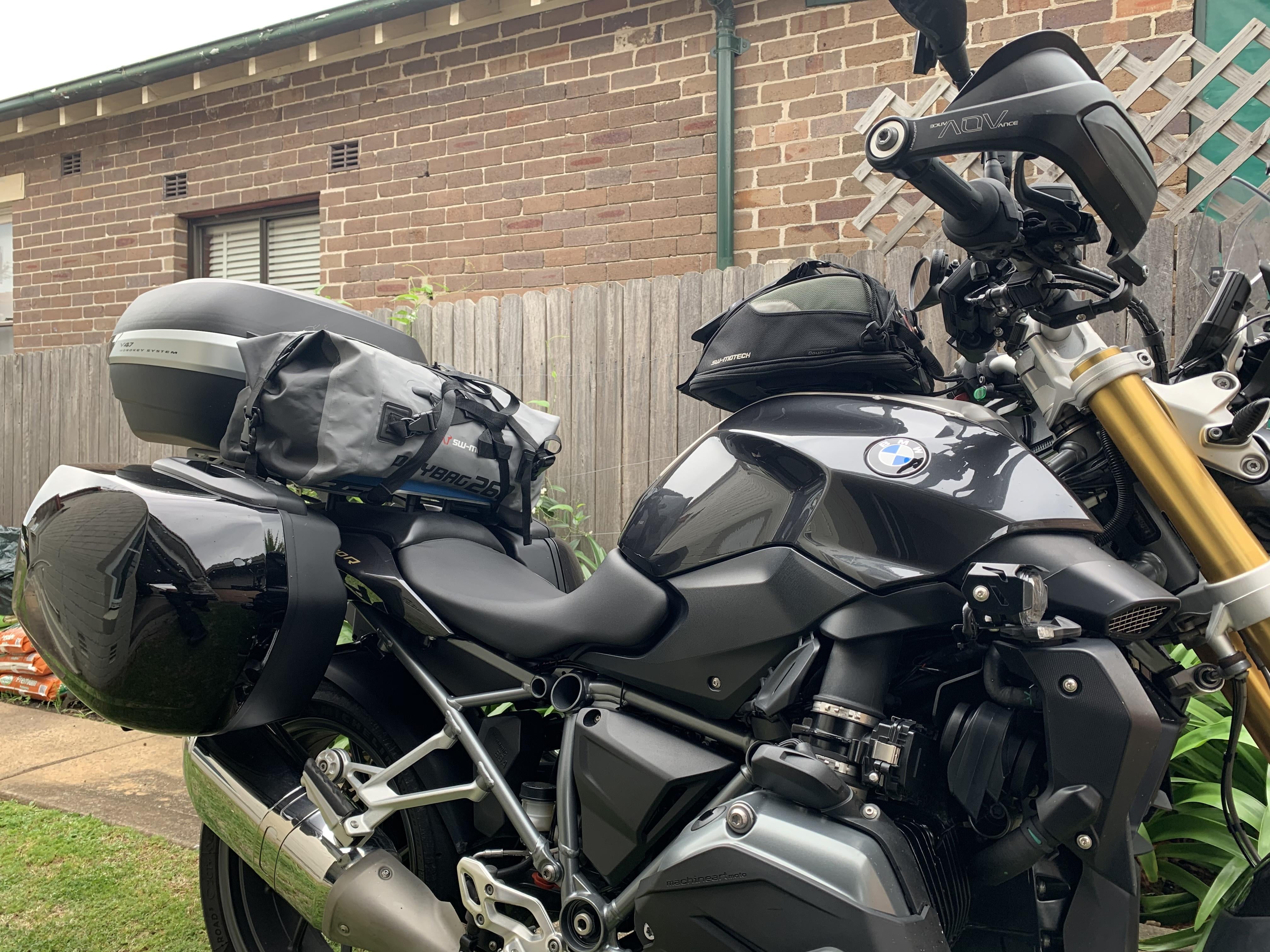 Passenger seat rack from Sargent | BMW R1200R Forum