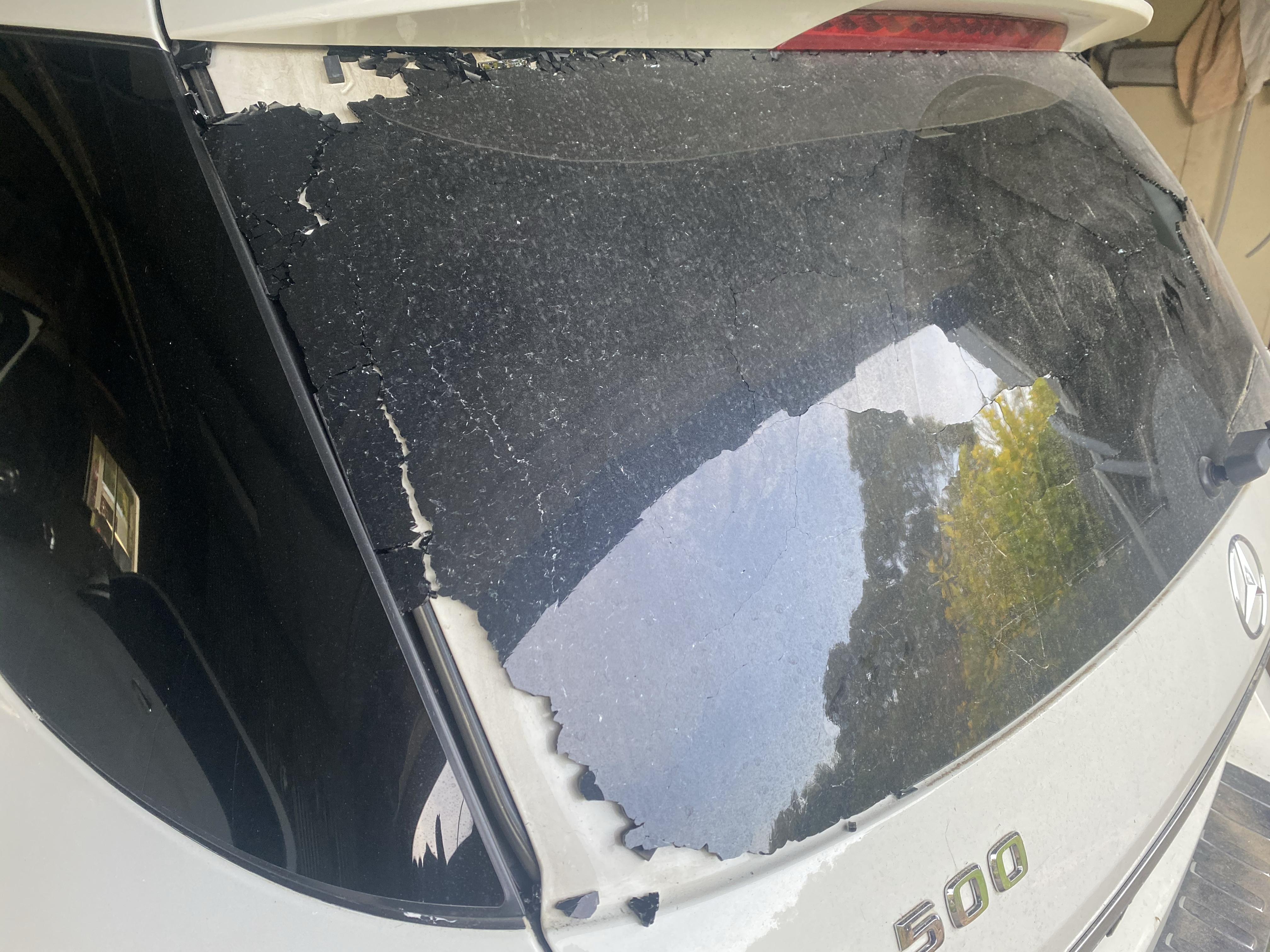 Rear window exploded | Mercedes-Benz Forum
