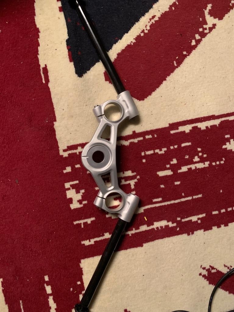 Manillares compatibles para la 9T (clip-ons, manillares diferentes, etc ...