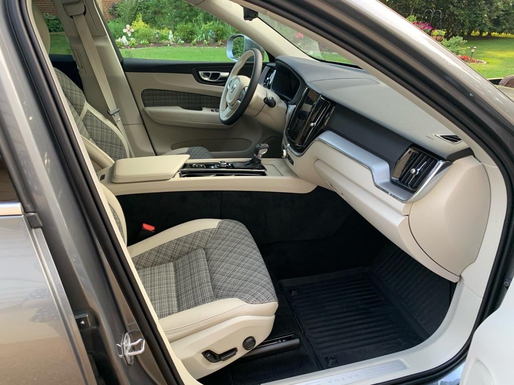 2020 Volvo XC60 T5 Osmium Gray/Blond City-Weave Textile Build Thread ...