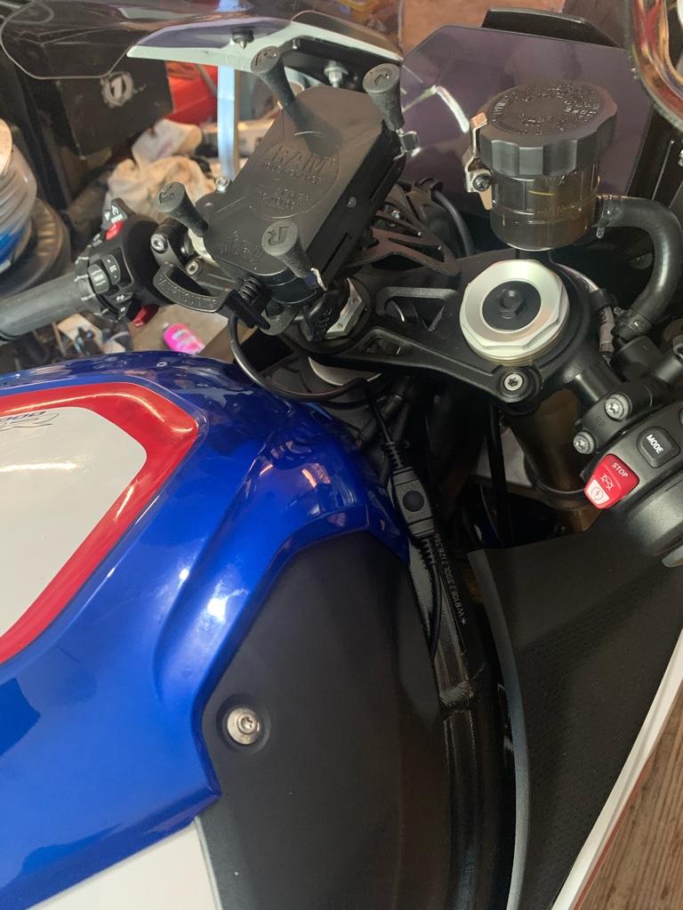 Looking for the Best Phone Mount/Charger combo for the 2020 | BMW ...