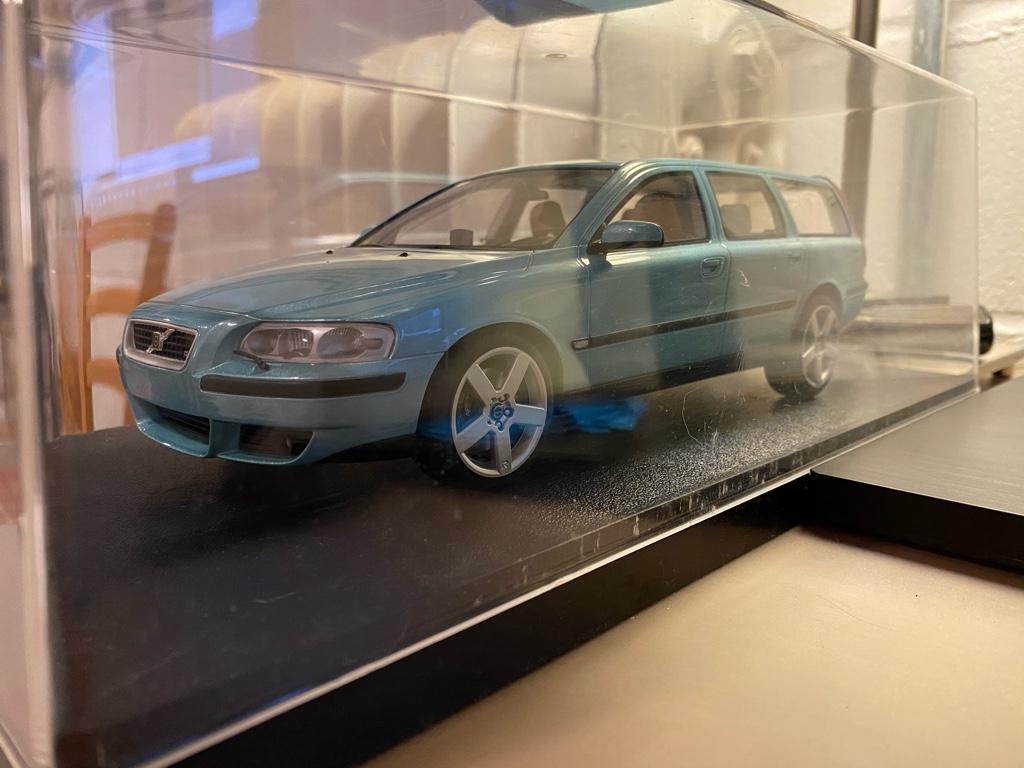 WTB: 1/18 Scale DNA Collectibles Volvo V70R - Flash Green | SwedeSpeed ...