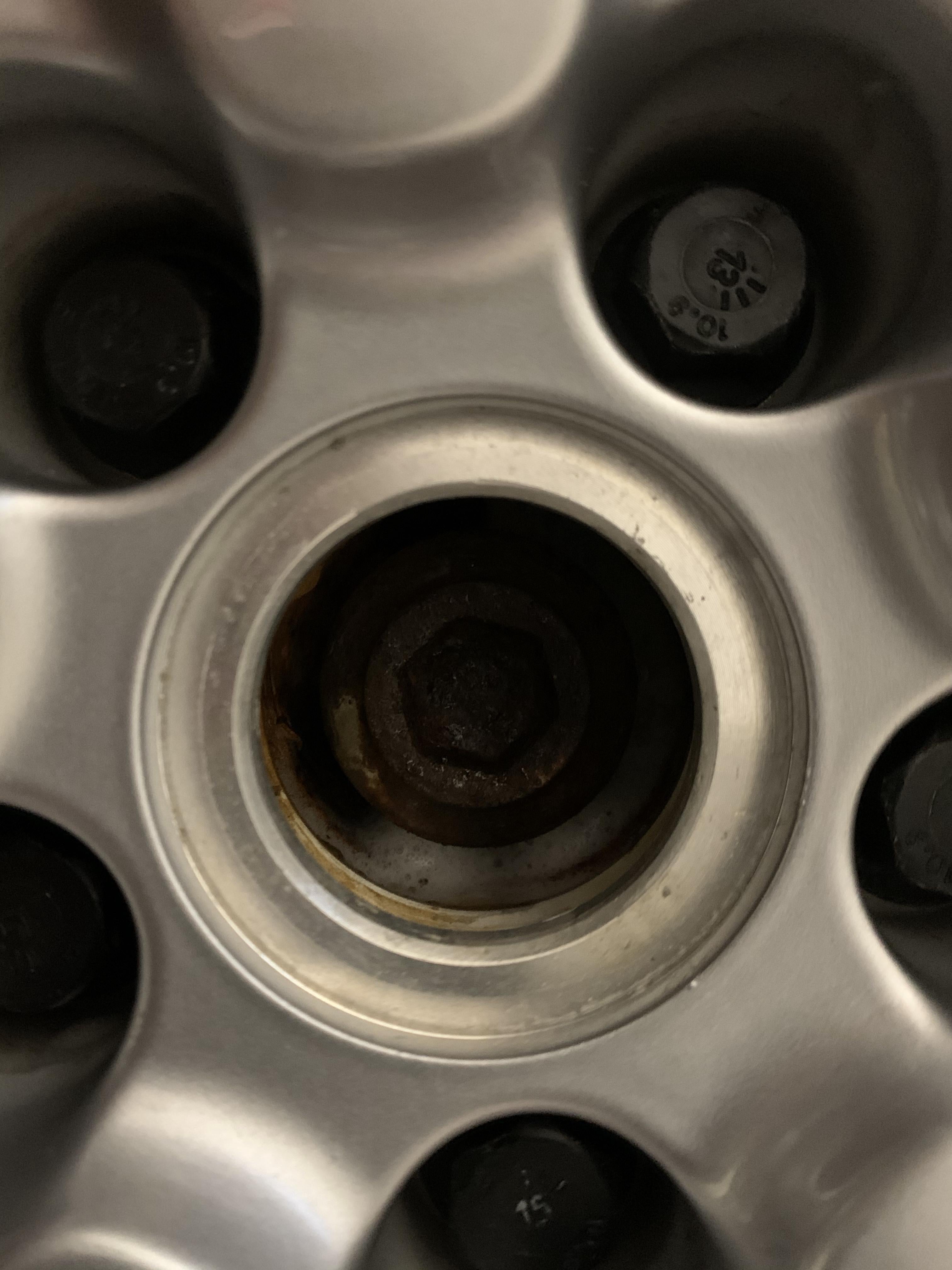 Wheel Center Bolt | Porsche Macan Forum