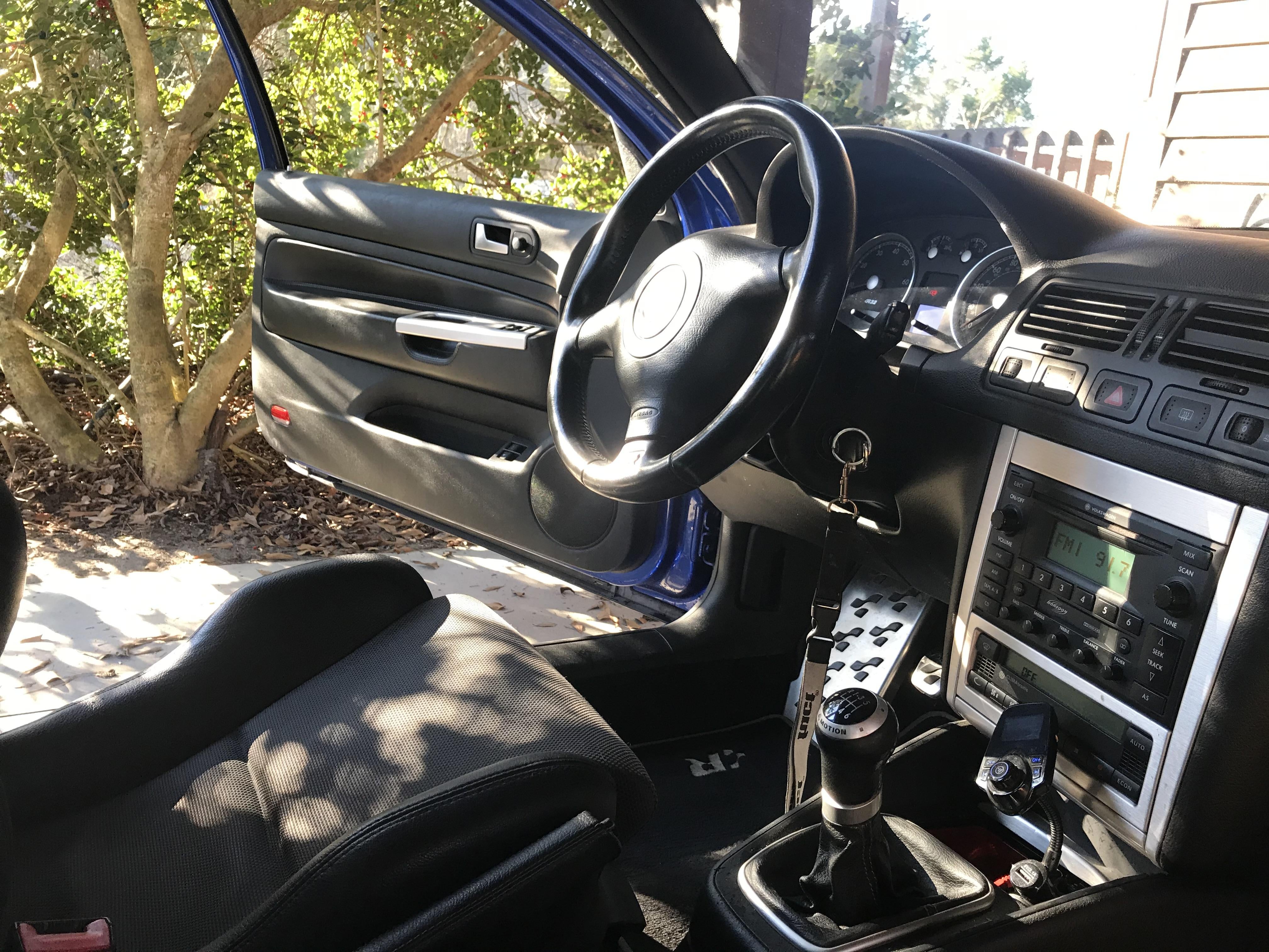 MK4 R32 FOR SALE LOW ORIGINAL MILES 85K DEEP BLUE PEARL WITH OG MINT 2 ...