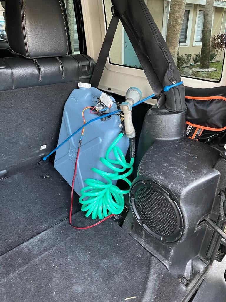 Réservoir d'eau et pompe pour la douche | Jeep Wrangler Forum