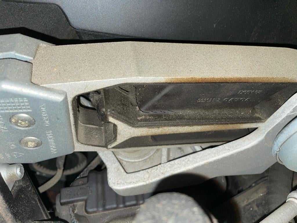 How to replace upper motor mount / torque rod? | SwedeSpeed - Volvo ...